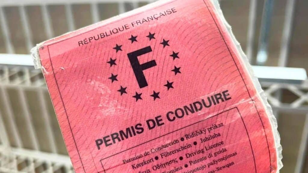Permis de conduire rose : voici la nouvelle date limite officielle pour ...